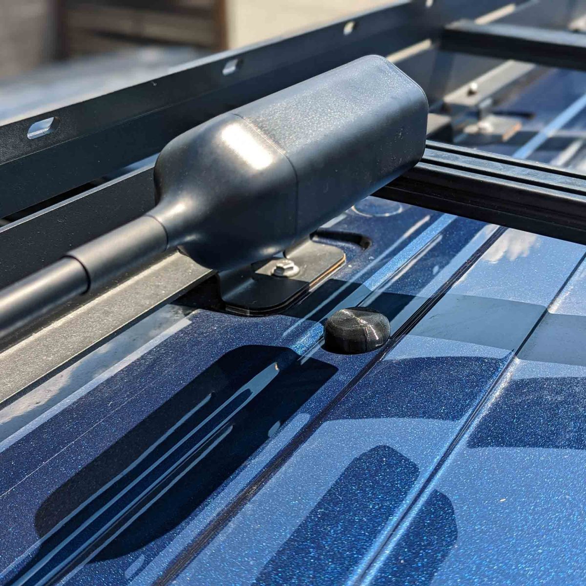 Motorized Antenna Mounting Plate for Roof Rack